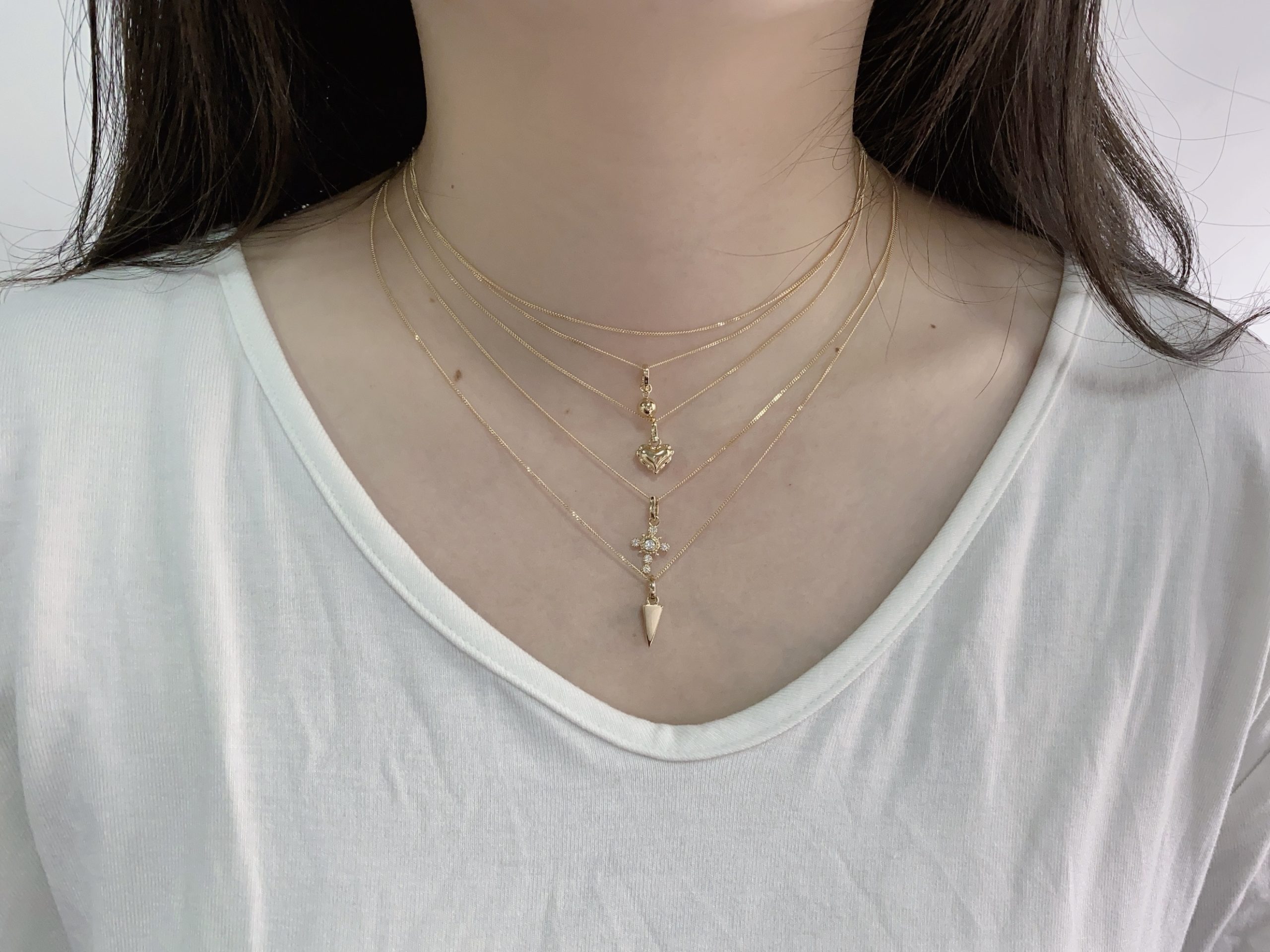Cadena de Oro estilo Curb sola o con Charms y Broche – Coraly Store